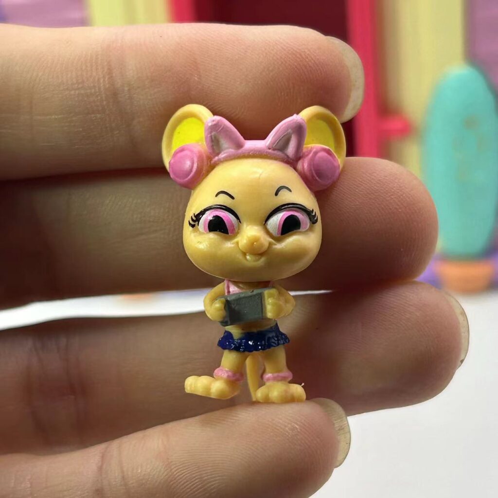Millie & Friends Mouse in The House Hamper Hotel – Mini Playset by ...